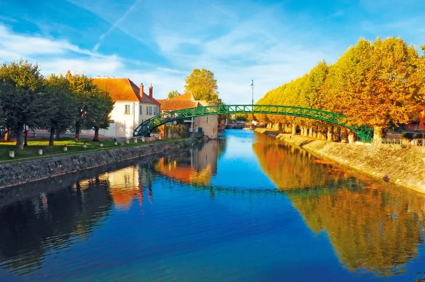 Excursions on the French Canals | CroisiEurope Cruises