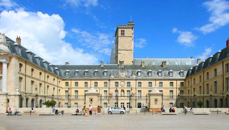 Burgundy : barge cruises on the Rhône-Rhine canal | CroisiEurope Cruises