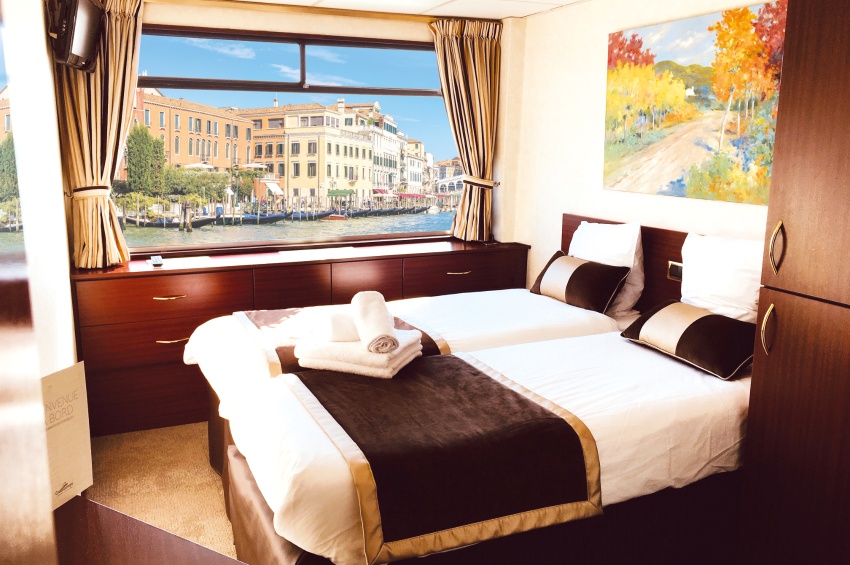 MS Michelangelo Ship: Italy cruises, cabins & deck plans | CroisiEurope ...