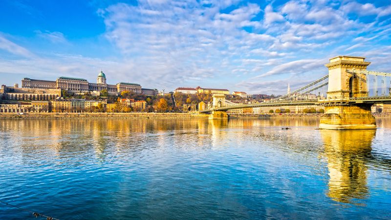 El Bello Danubio Azul: Un Resplandor de Estilos (formula puerto/puerto ...